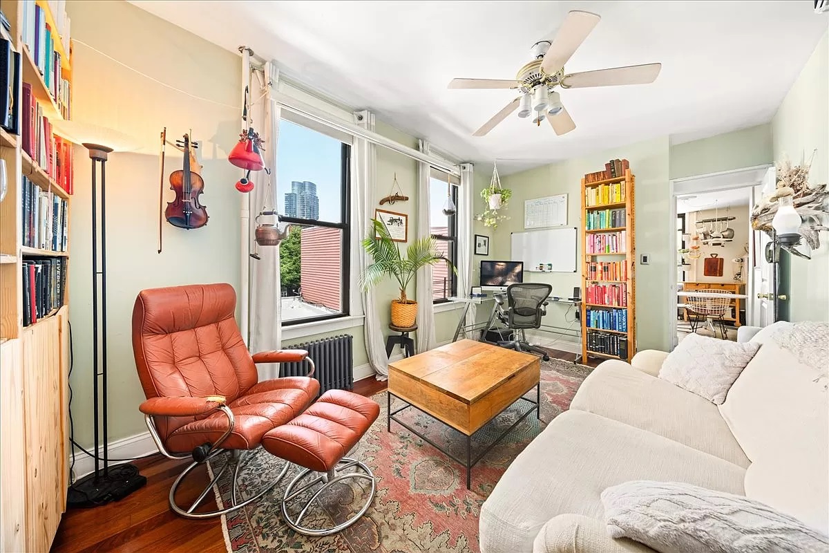Greenpoint 1BR With Eat-in Kitchen Asks $485K | StreetEasy
